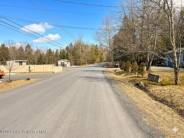 357 Hemlock Dr, Pocono Summit, PA 18346 | MLS #PM 139527