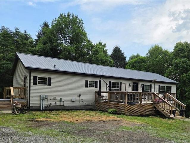 357 Old Sharon Mercer Rd, Mercer, PA 16137