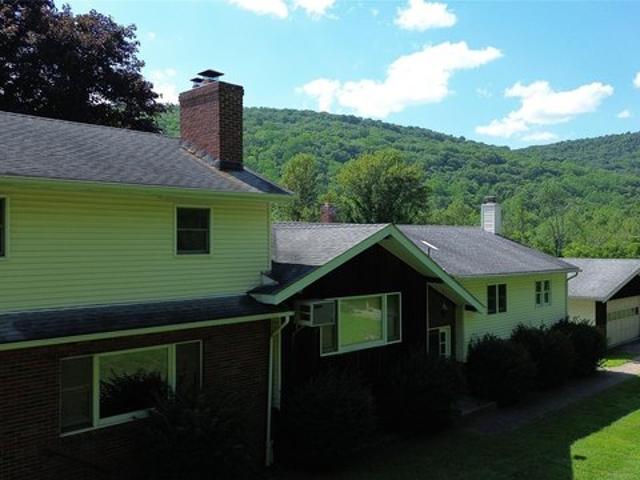 357 W Dover Rd, Pawling, NY 12564