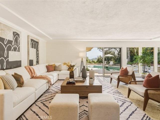 3586 Alana Dr, Sherman Oaks, CA 91403