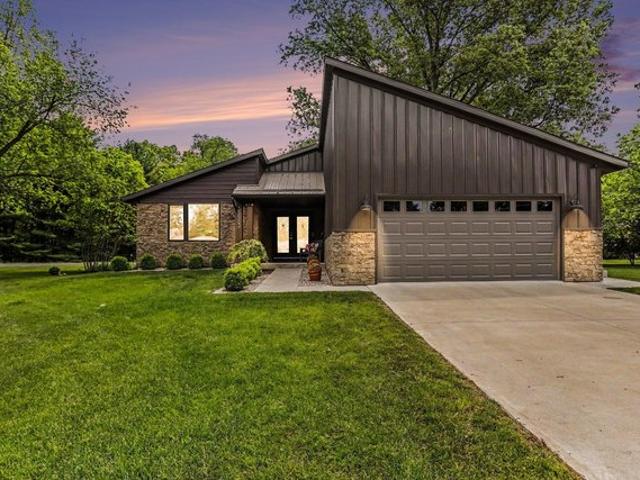35883 Riverview Dr, Paw, MI 49079