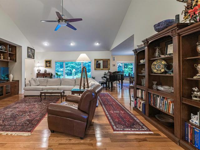 3588 swan lake lane