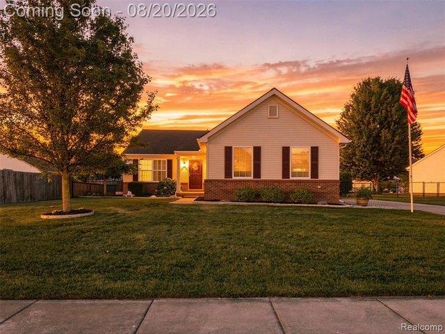 35898 Covington Ln, New Baltimore, MI 48047
