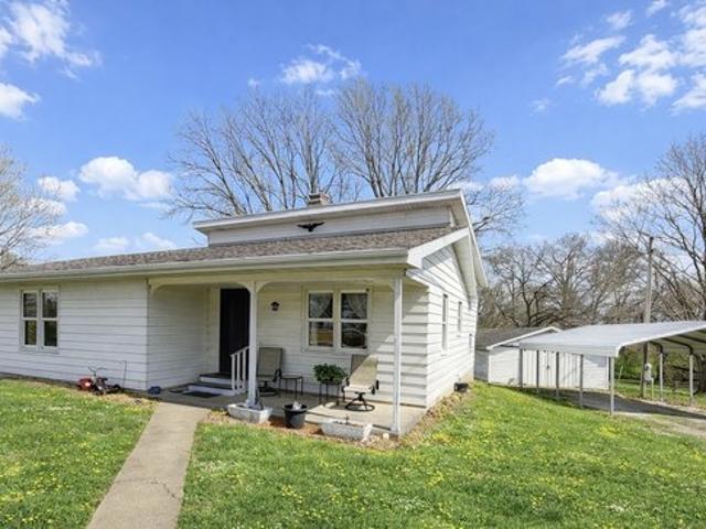 3580 Odin Rd, Odin, IL 62870