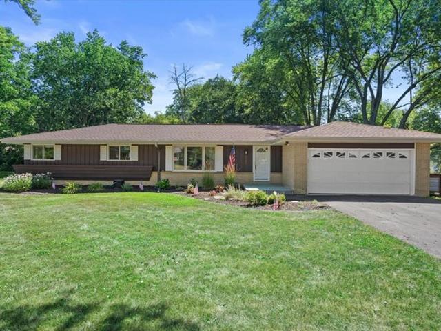 3580 Hollywood Ln, Brookfield, WI 53045