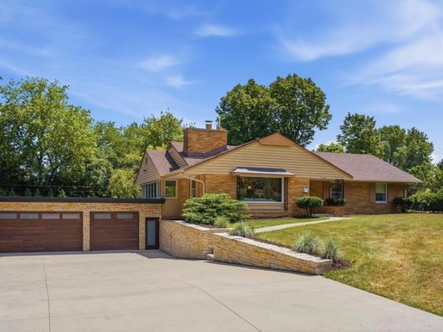 3580 Sunny Crest Dr, Brookfield, WI 53005