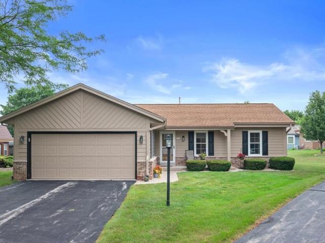 3580 W Cottonwood Ct, Greenfield, WI 53221