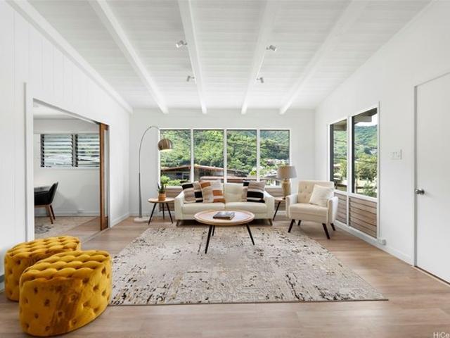 3582 Kumukoa St, Honolulu, HI 96822