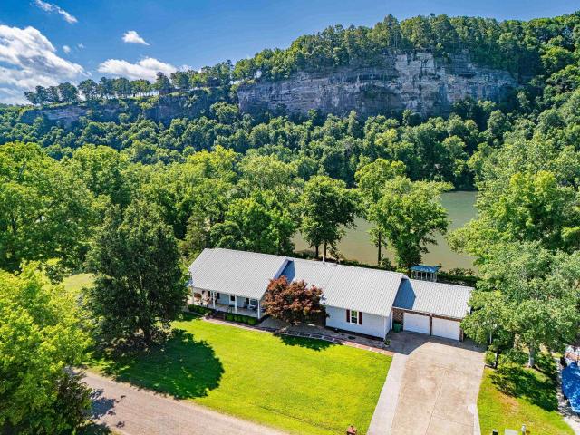 3582 Riverview Drive