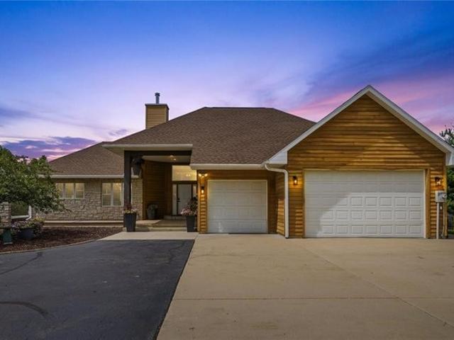358 Abbotsford Dr, Cedar Rapids, IA 52403
