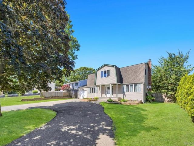 358 Holbrook Rd, Ronkonkoma, NY 11779