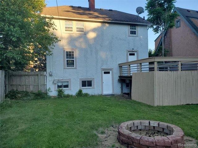 358 W Iroquois Rd, Pontiac, MI 48341