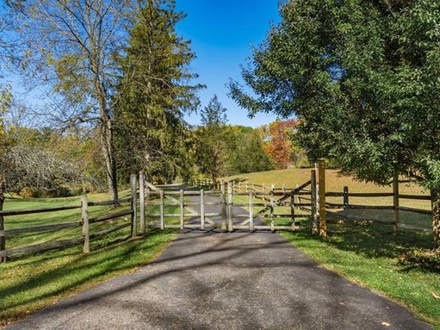 3596 Goose Ln, Granville, OH 43023