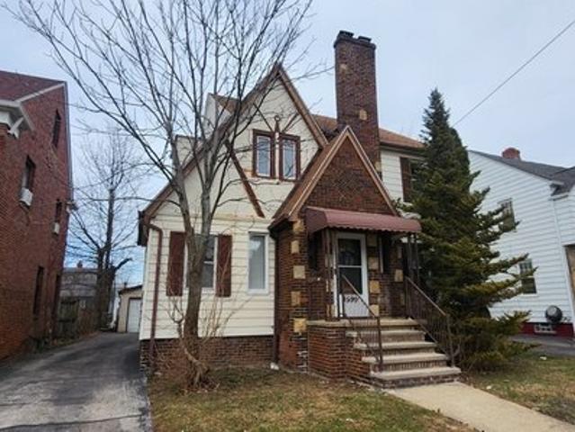 3599 Grosvenor Rd, Cleveland Heights, OH 44118