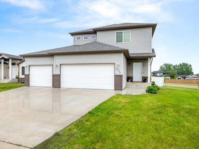 3590 49th St S, Fargo, ND 58104