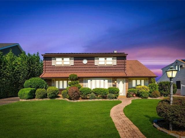 3591 Fiddler Ln, Bethpage, NY 11714
