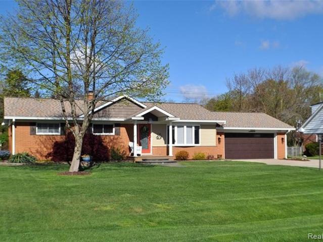 3593 Meadowleigh Ln, Waterford Township, MI 48329