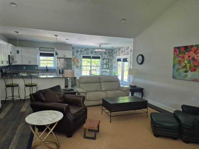 359 Country Club Dr
