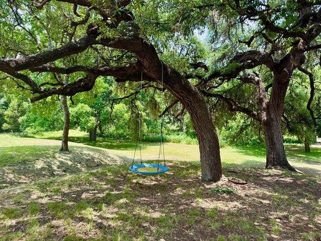 359 Bud Danner Dr, Leakey, TX 78873