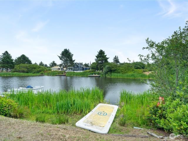 359 Geoduck Loop SW