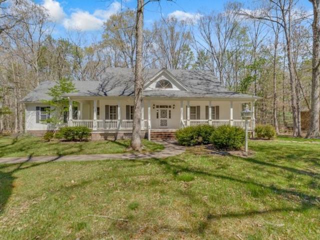 359 Old Farm Rd, Daniels, WV 25832