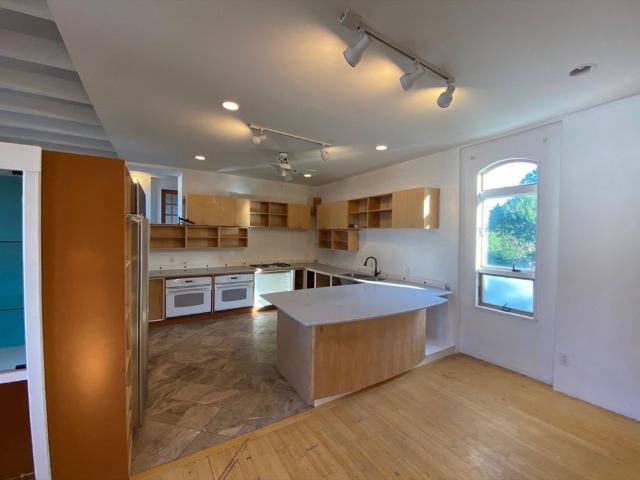 359 Lowell St, 2 beds, 3 full baths