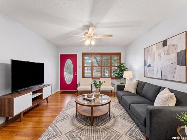 359 Pilgrim Dr