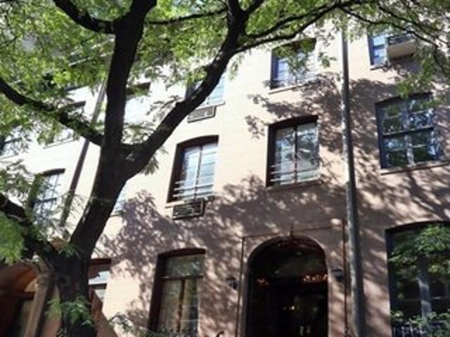 359 W 20th St, New York, NY 10011