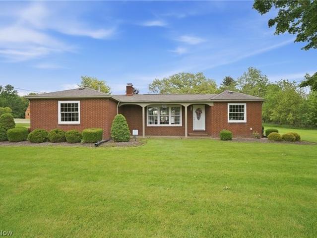 359 Walnut St, Leetonia, OH 44431