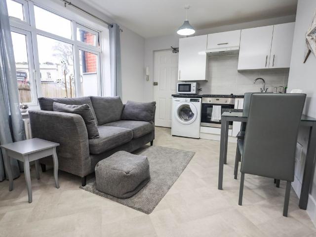 359A Charminster Road, Bournemouth BH8, 1 bed property to rent, £925 pcm | PrimeLocation