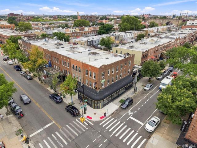 35 02 Ditmars Boulevard