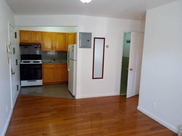 35 06 Leavitt St 3I, Flushing, NY