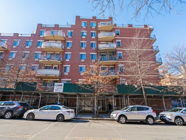 35 06 Leavitt Street, Unit 3I | Compass
