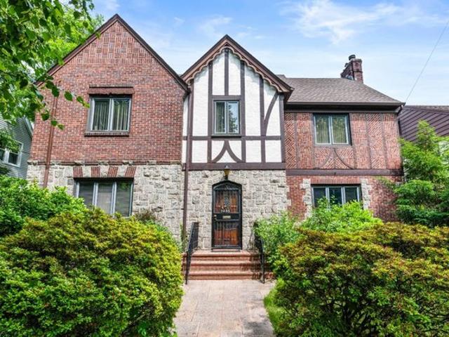 35 33 st, Flushing, NY 11358