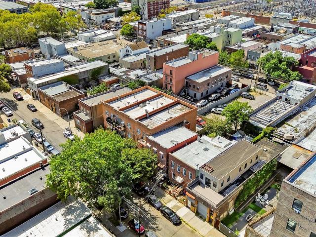 35 30 10th Street