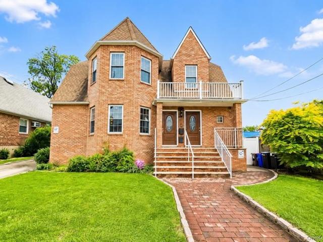 35 th St, Flushing, NY 11354