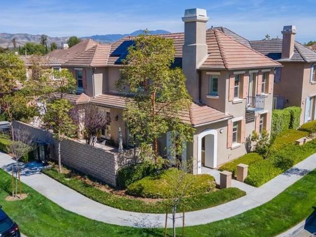 35 Twin Gables Irvine, CA 92620