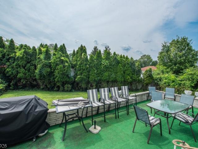 35 Van Winkle Ct