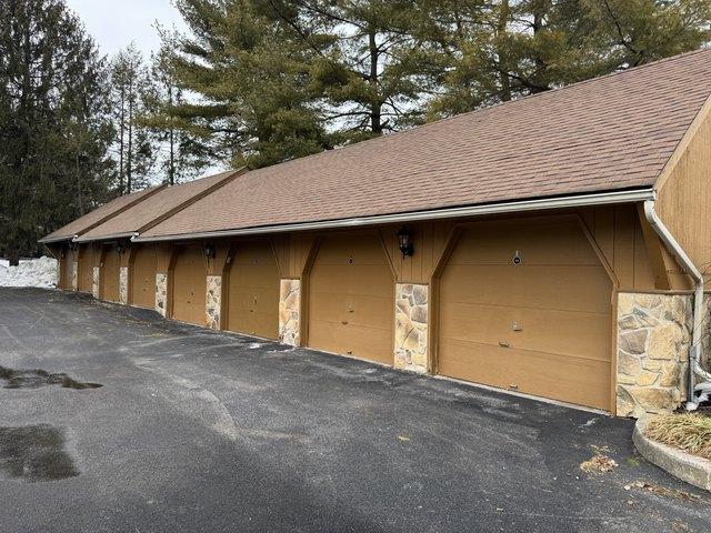 35 Valley Stream Ln, Chesterbrook, PA 19087