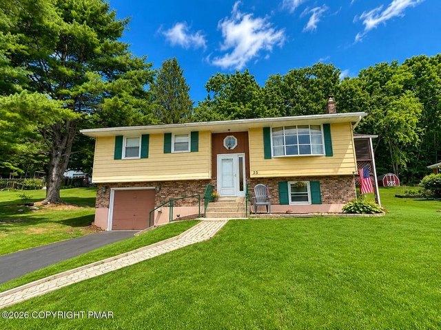 35 W Diaz Ave, Nesquehoning, PA 18240