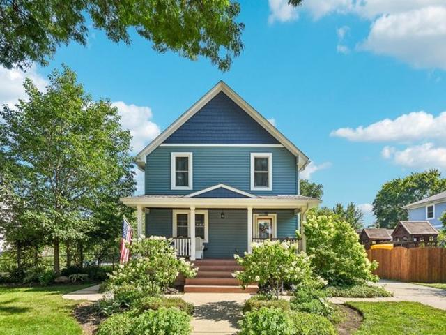 35 W Elm Ave, Roselle, IL 60172