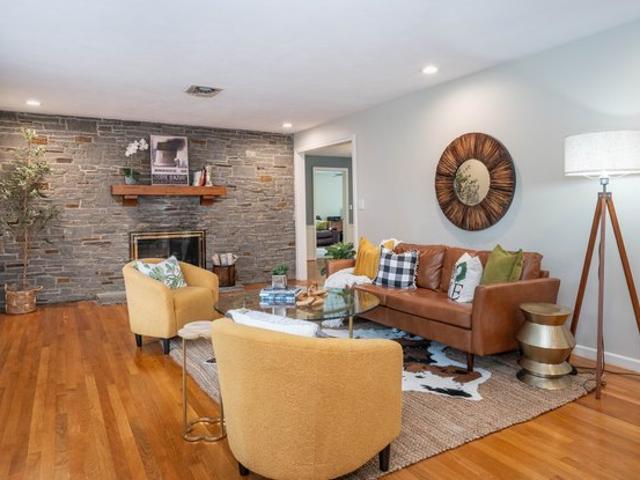35 W Ridge Dr, West Hartford, CT 06117
