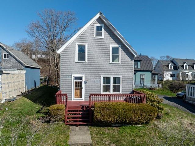 35 Washington St, Lubec, ME 04652