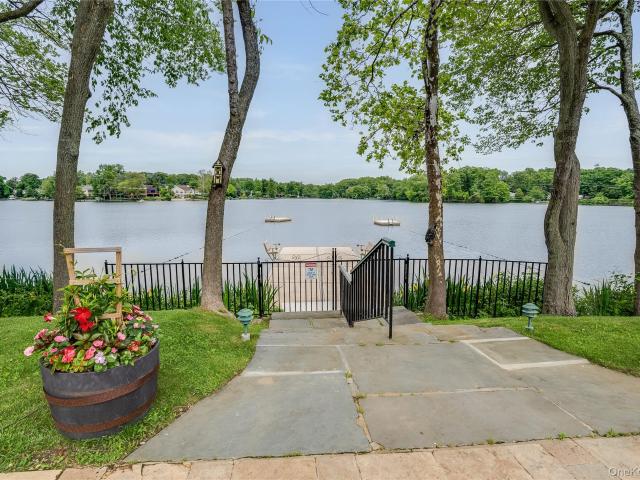 35 Waterside Close