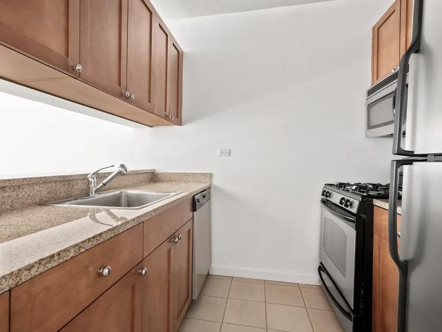 35 West 33rd Street, Unit 14E | Compass