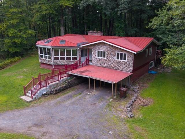 35 Wildwood Ln, Selkirk, NY 12158