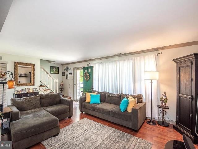 35 Williamsburg Court