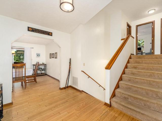 35 Woodlawn Dr