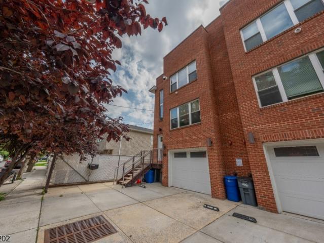 35 Woodside Pl
