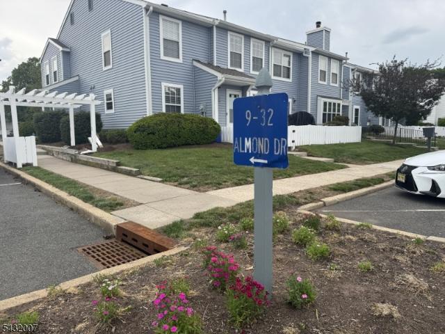 35 Almond Dr